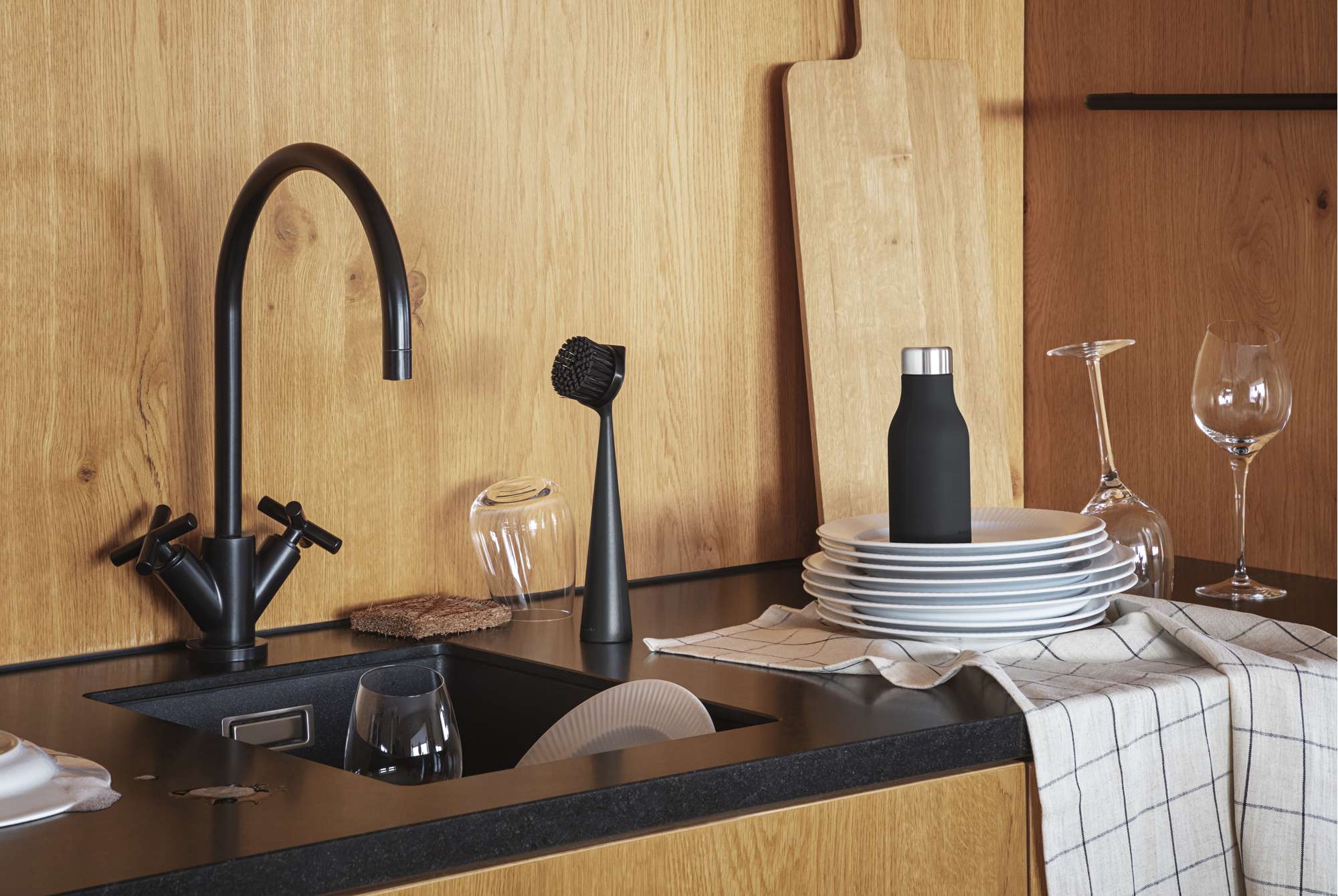 Squeeze soap dispenser - black